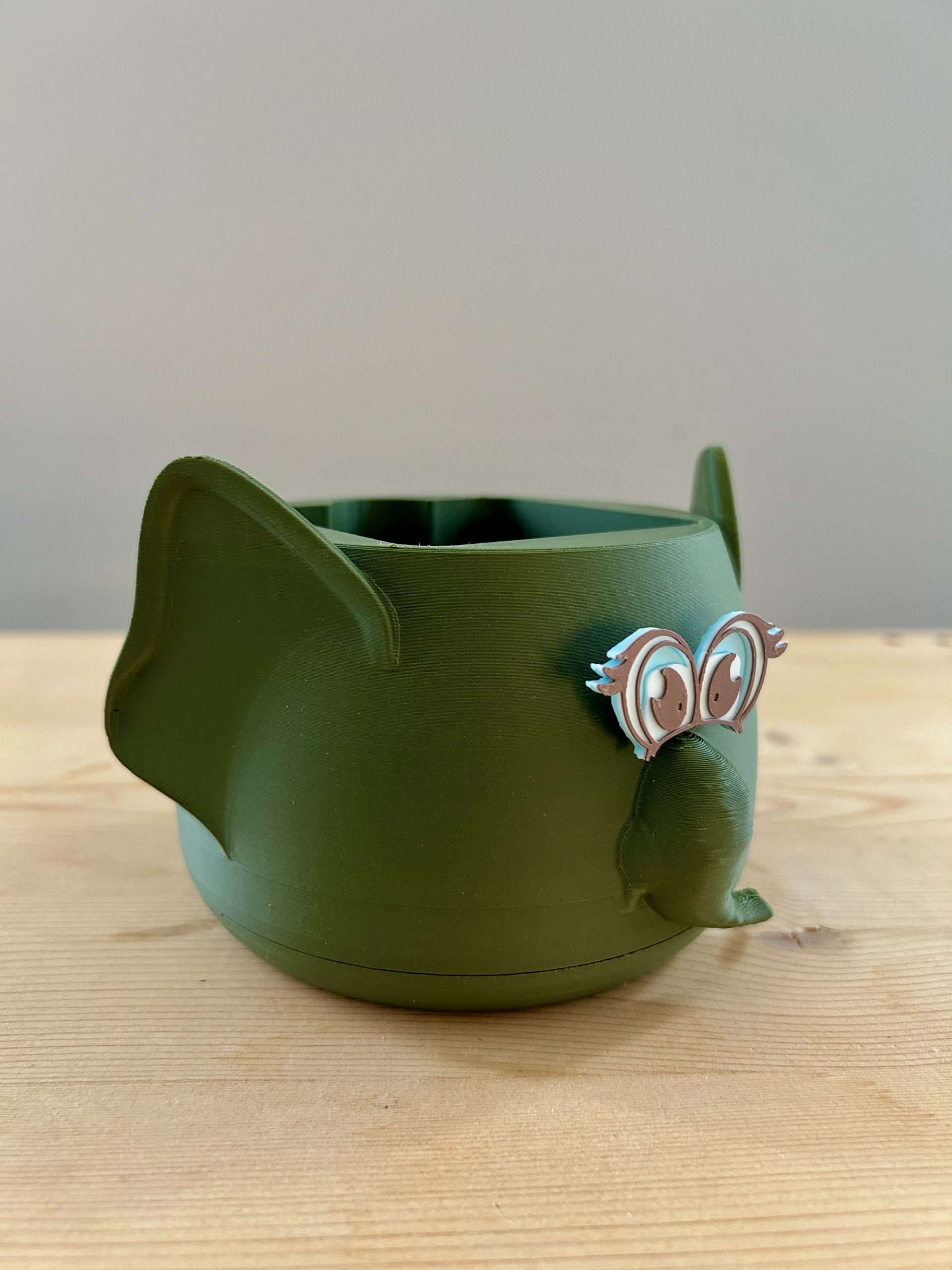 Planter Pal “Eleanor the Elephant” w/ Drip Tray – Sprouts and Blooms